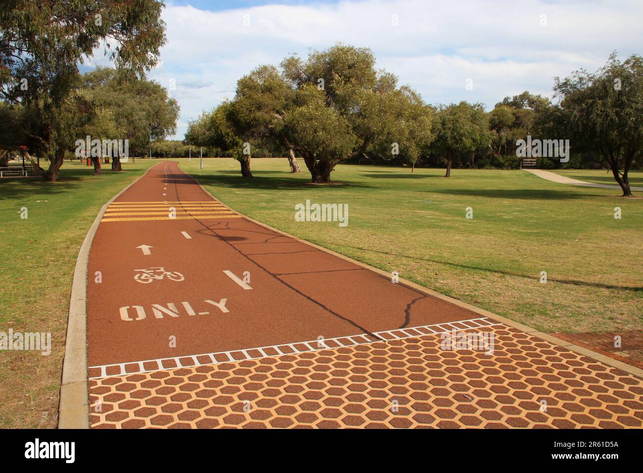 bike path in a public park in perth in australia Stock Photo - Alamy