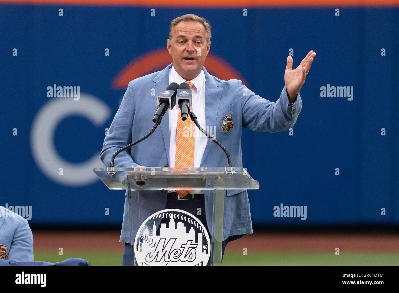 FLUSHING, NY - JUNE 03: Former New York Mets Pitcher Al Leiter makes ...