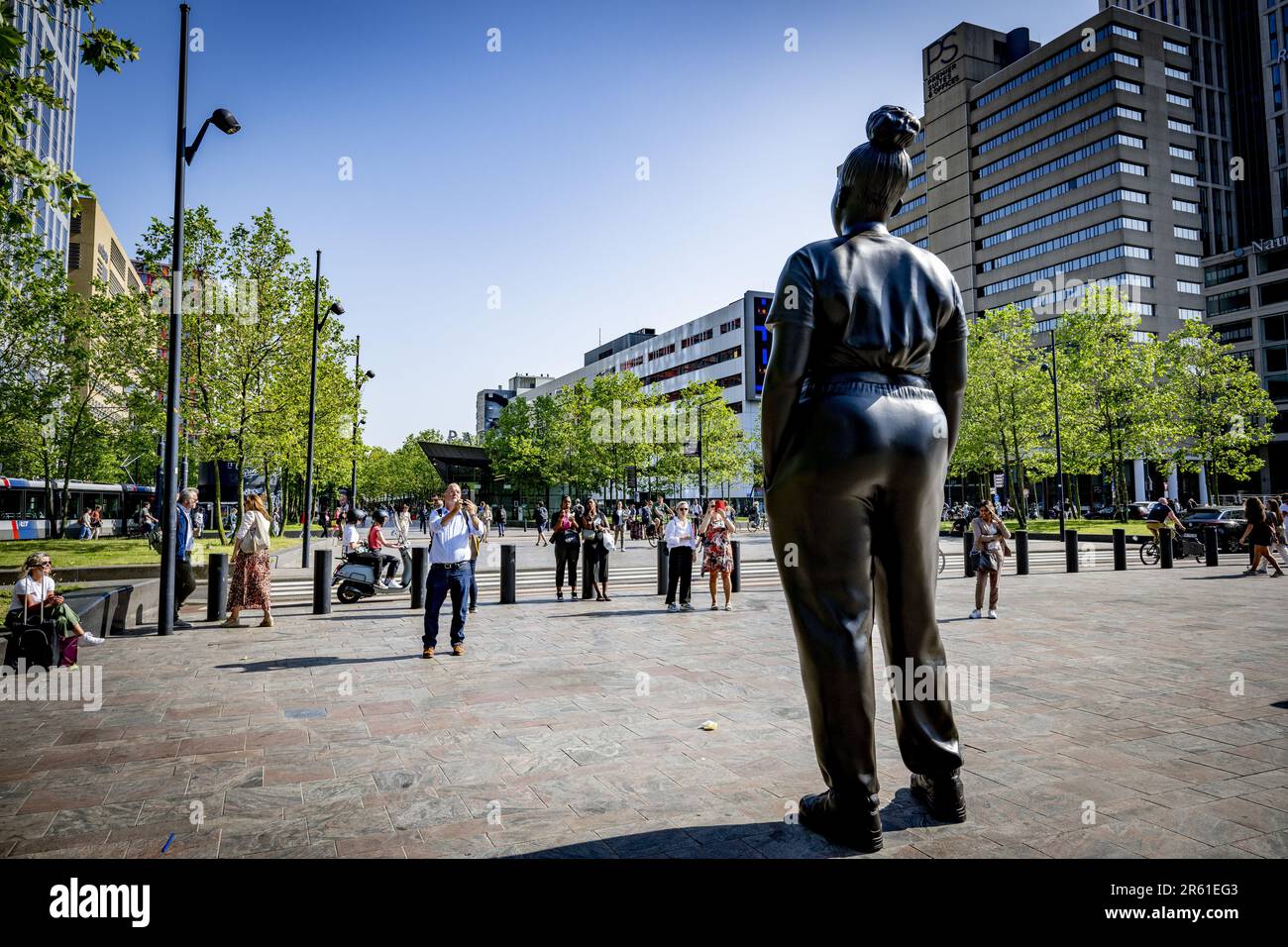 Audience at the new Moments Contained statue in front of Central ...