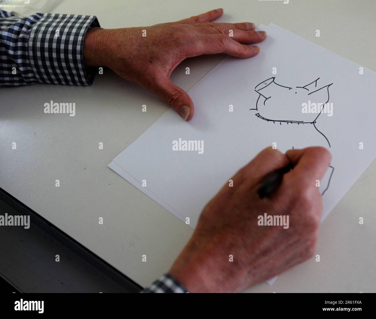 Cartoonist Mike Twohy draws a likeness of a pig named Poindexter in the ...