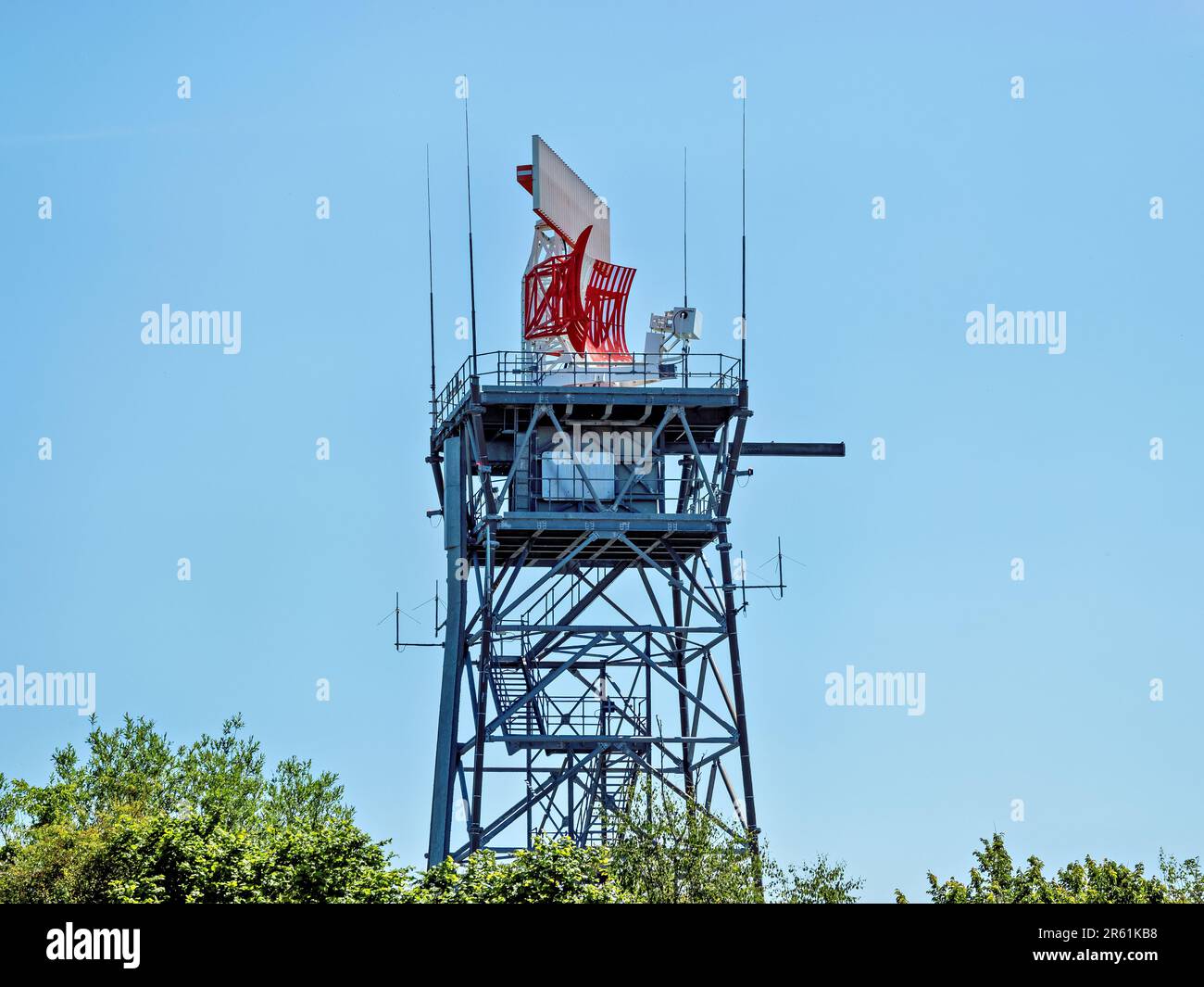 Radar Tower oversees planes landing at busy airport Stock Photo - Alamy
