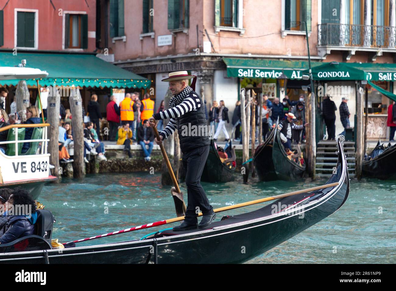 Venetian gondolier uniform hi-res stock photography and images - Alamy