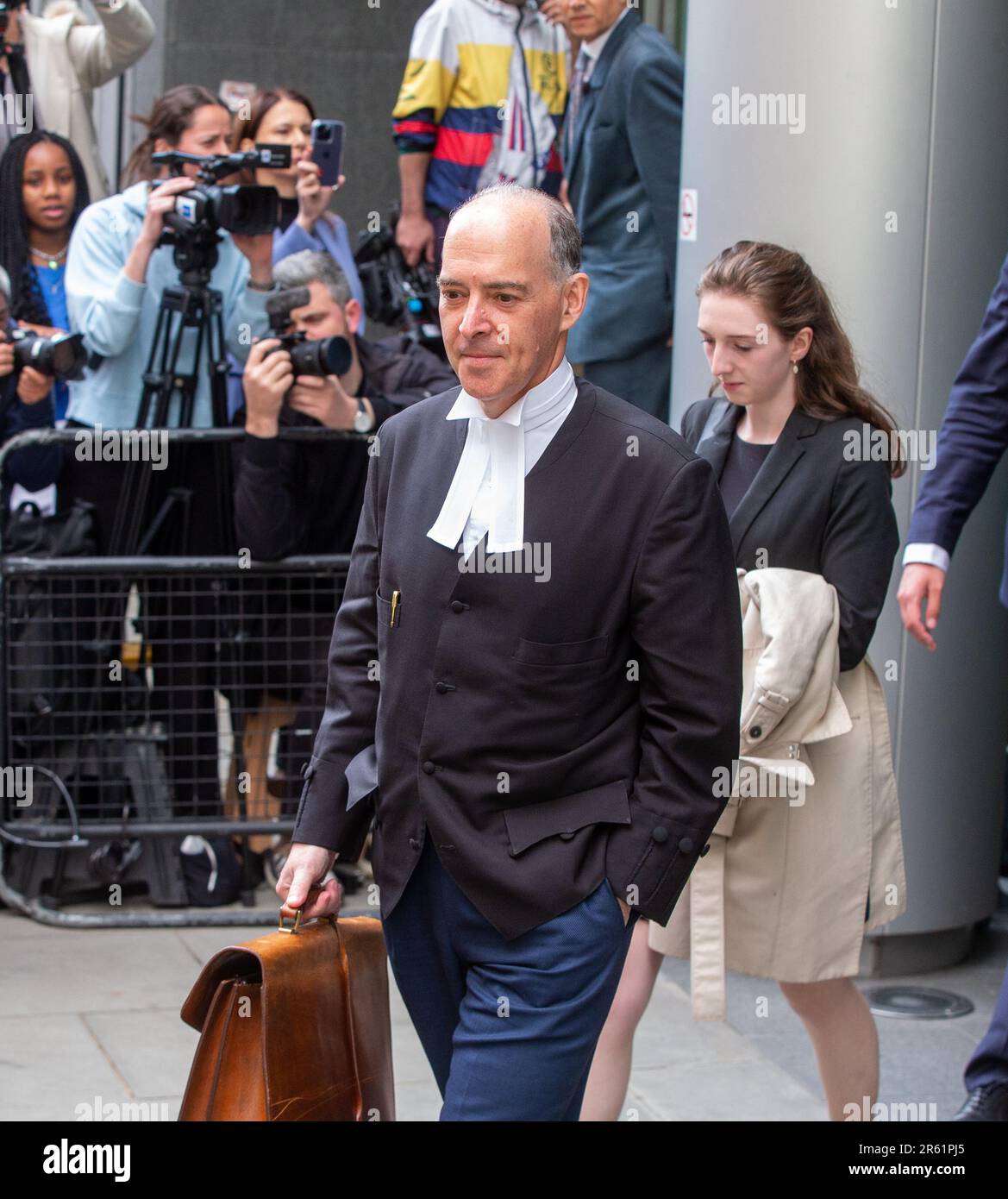 Duke of sussex phone hacking hi-res stock photography and images - Alamy