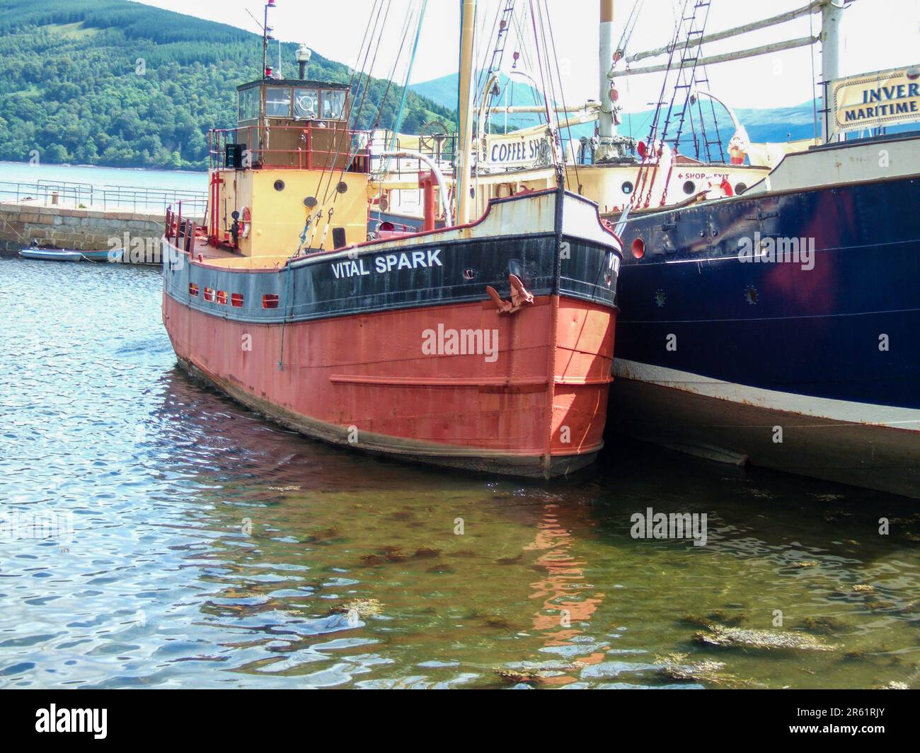 Ships side by side ships side by side hi-res stock photography and ...