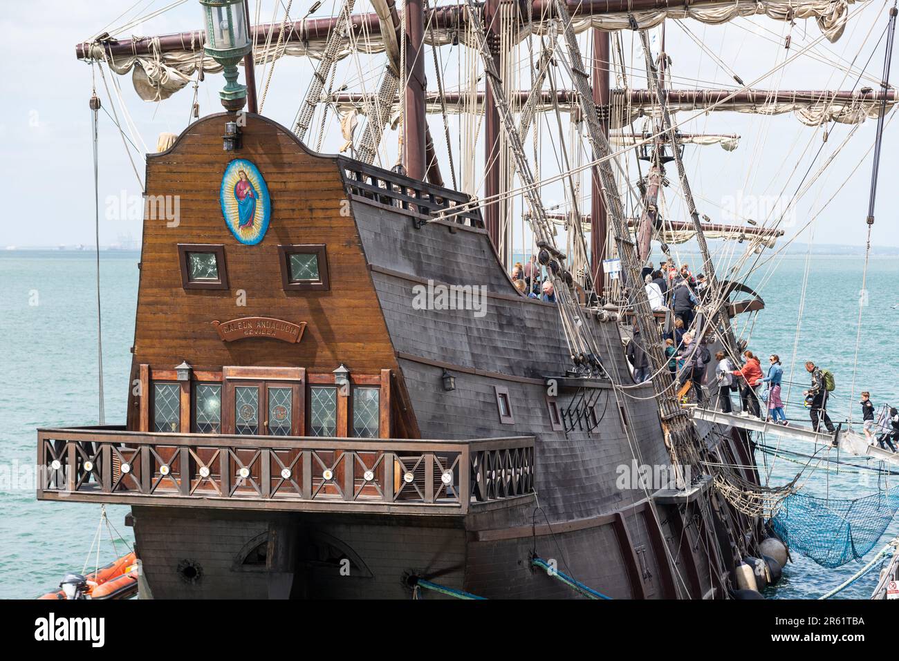 17th century spanish galleon hi-res stock photography and images - Alamy
