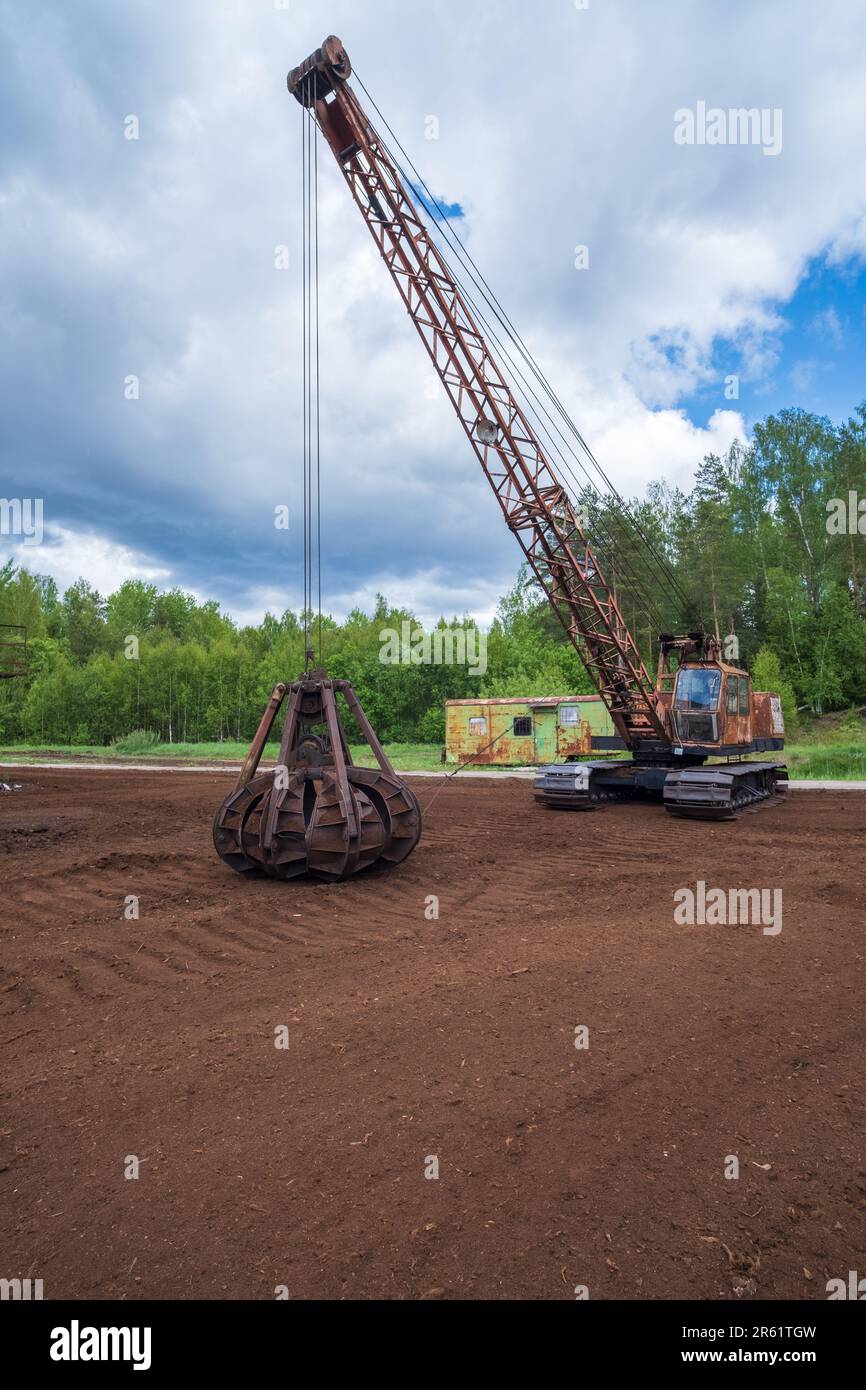 Excavator for stacking peat. Large dome bucket for loading into train ...