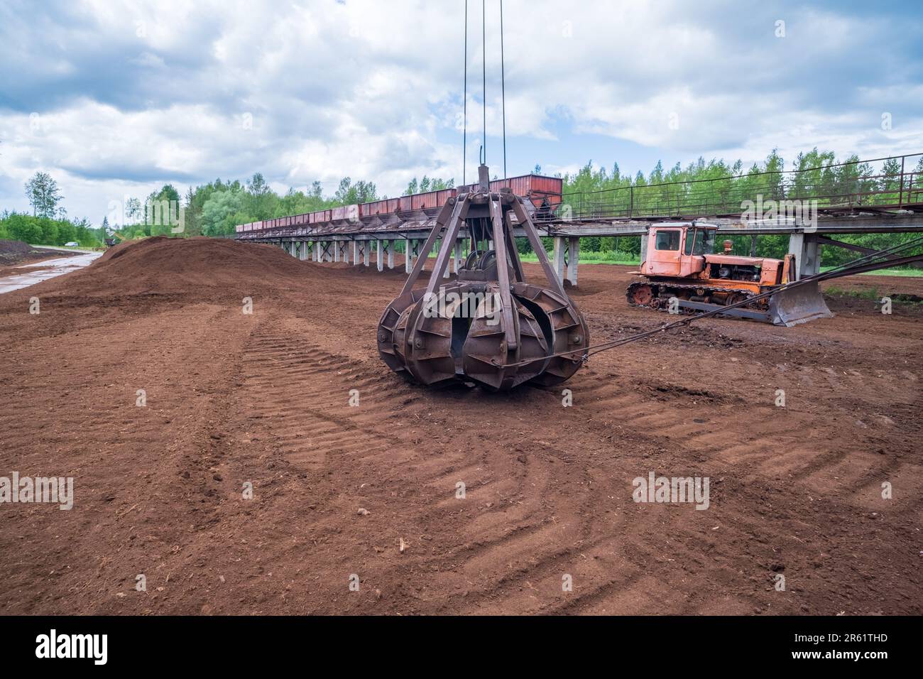 Excavator for stacking peat. Large dome bucket for loading into train ...
