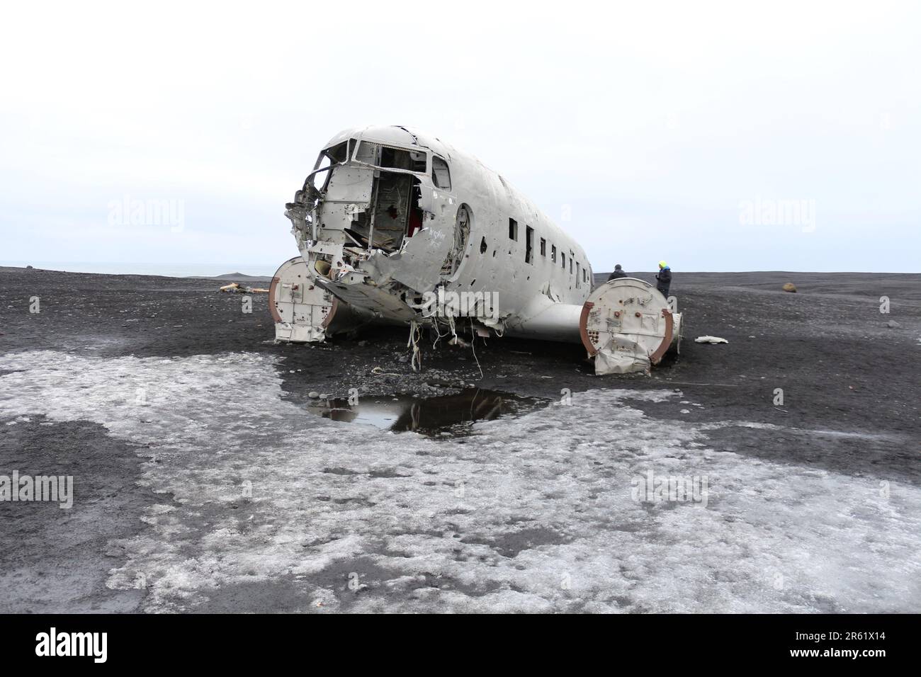 A crashed airplane, surrounded by debris and wreckage Stock Photo - Alamy