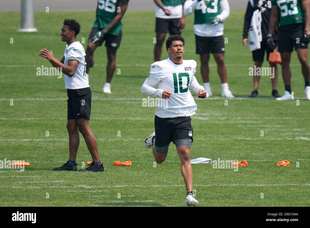 New York Jets' Allen Lazard, center, participates in a drill at the NFL ...