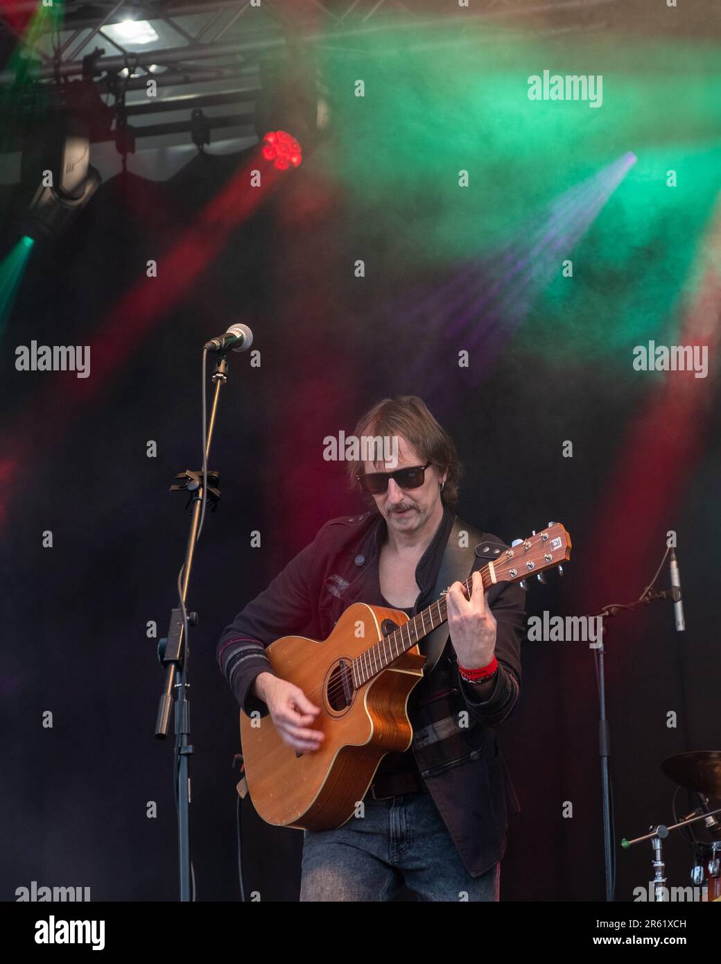 The Roving Crows perform on the Bob Wyatt Stage at Wallingford Bunkfest ...