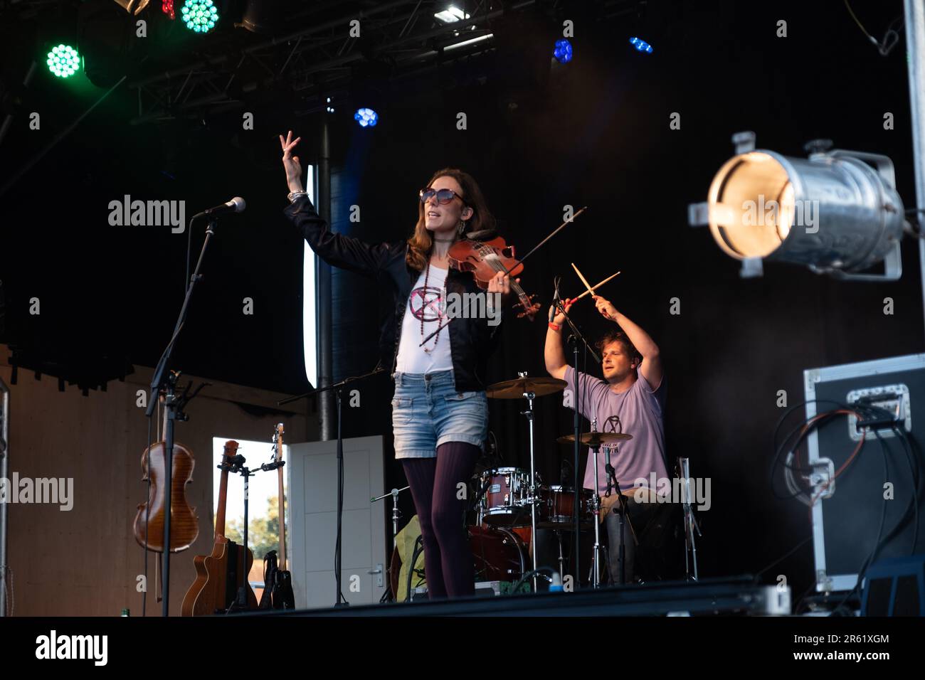 The Roving Crows perform on the Bob Wyatt Stage at Wallingford Bunkfest ...