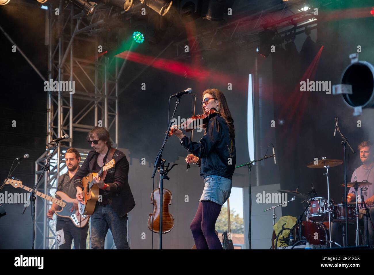 The Roving Crows perform on the Bob Wyatt Stage at Wallingford Bunkfest ...