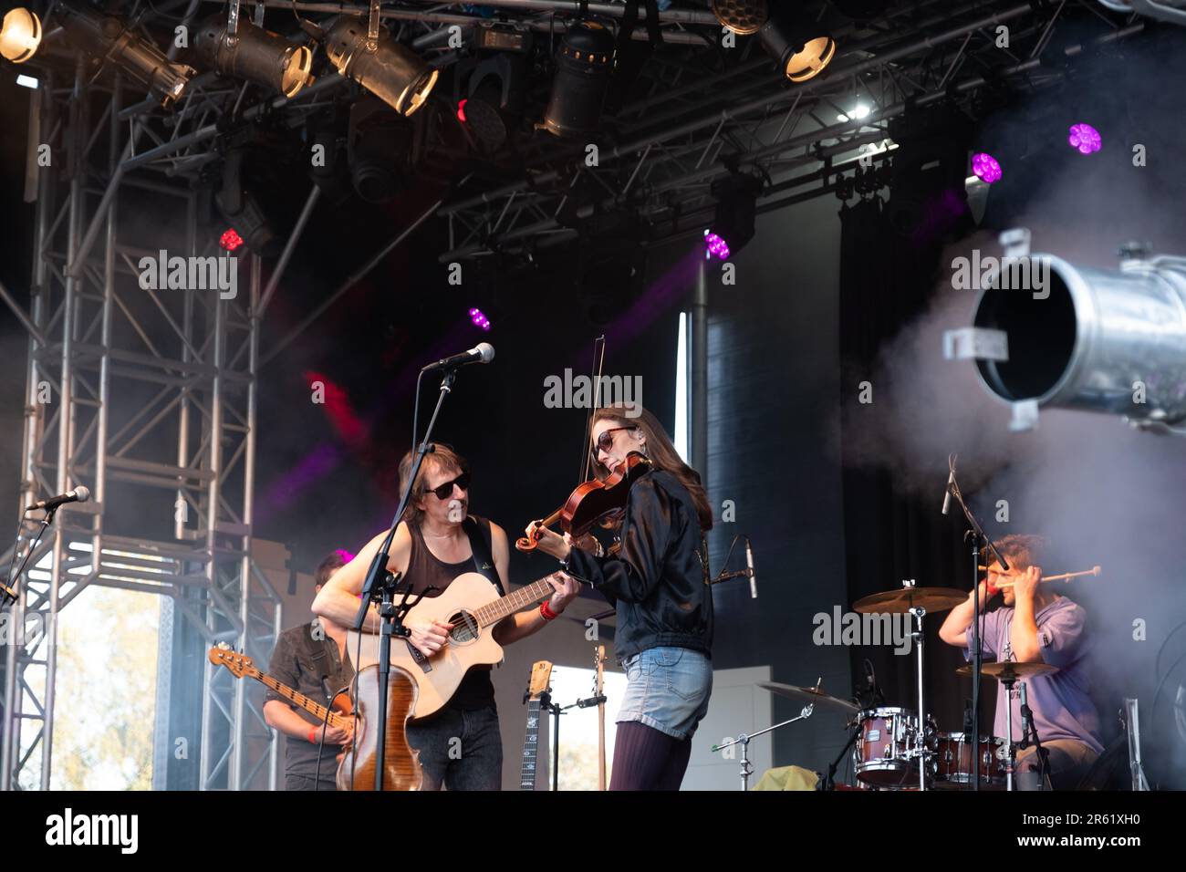 The Roving Crows perform on the Bob Wyatt Stage at Wallingford Bunkfest ...