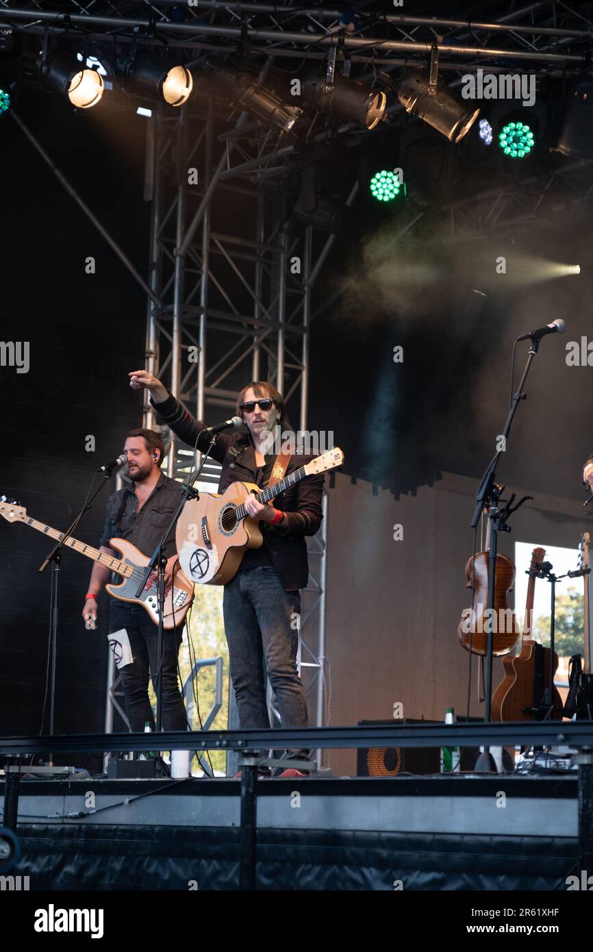 The Roving Crows perform on the Bob Wyatt Stage at Wallingford Bunkfest ...