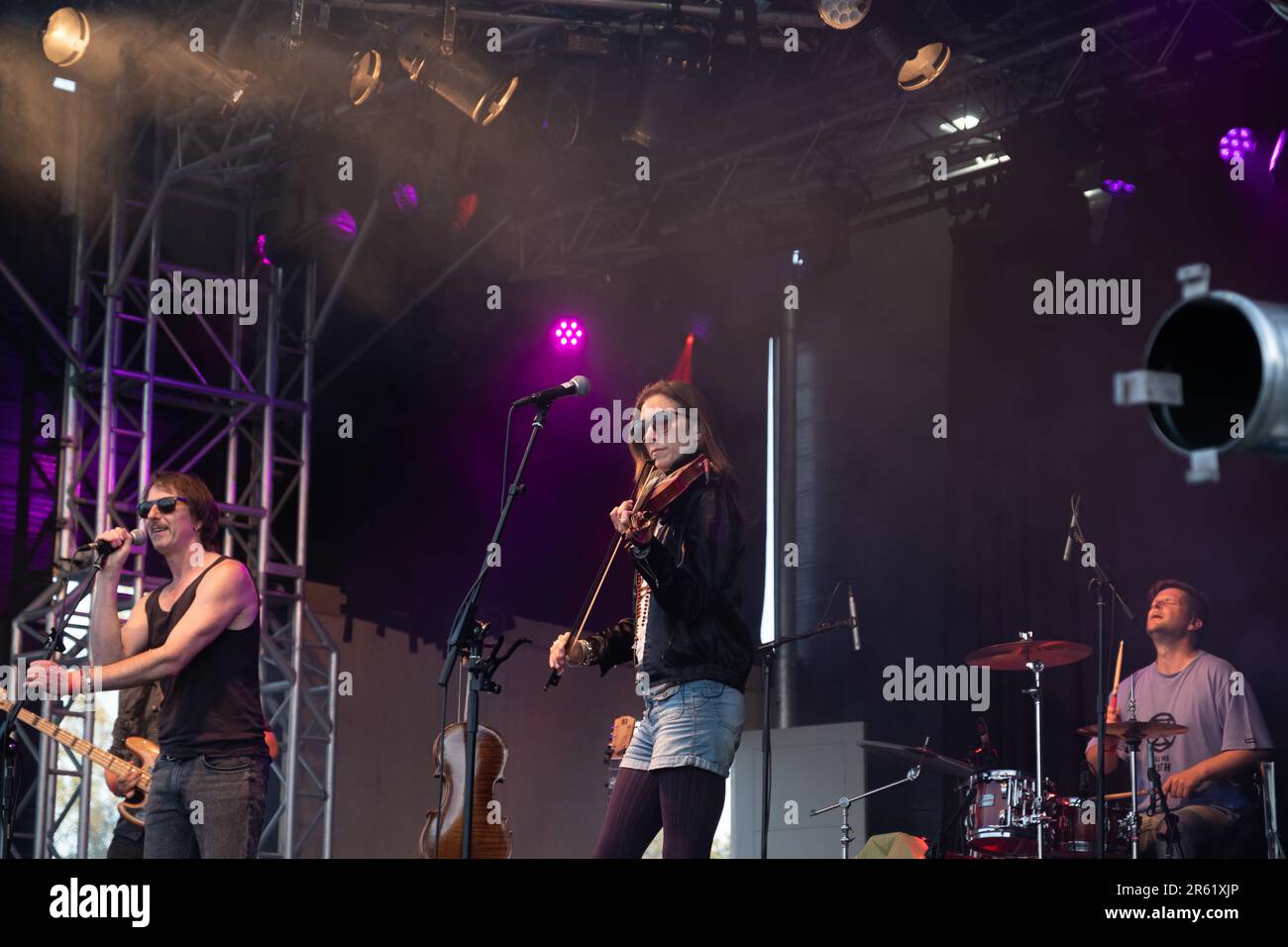 The Roving Crows perform on the Bob Wyatt Stage at Wallingford Bunkfest ...