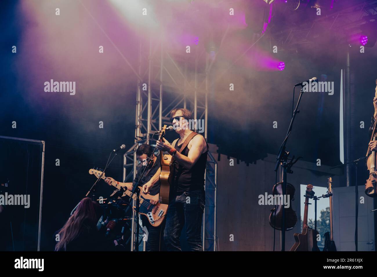 The Roving Crows perform on the Bob Wyatt Stage at Wallingford Bunkfest ...