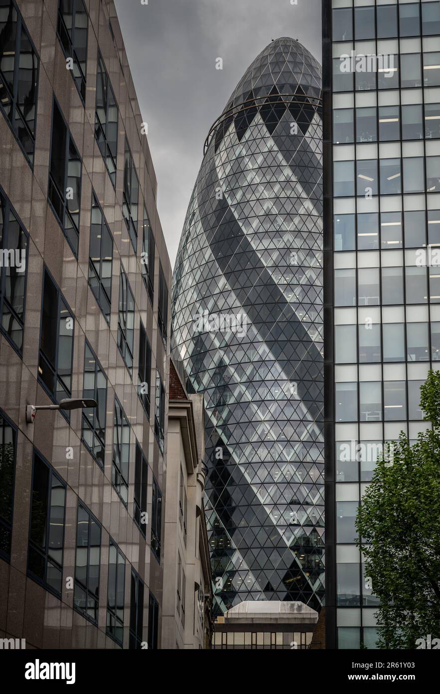 London, UK: The Gherkin skyscraper or 30 St Mary Axe in the City of ...