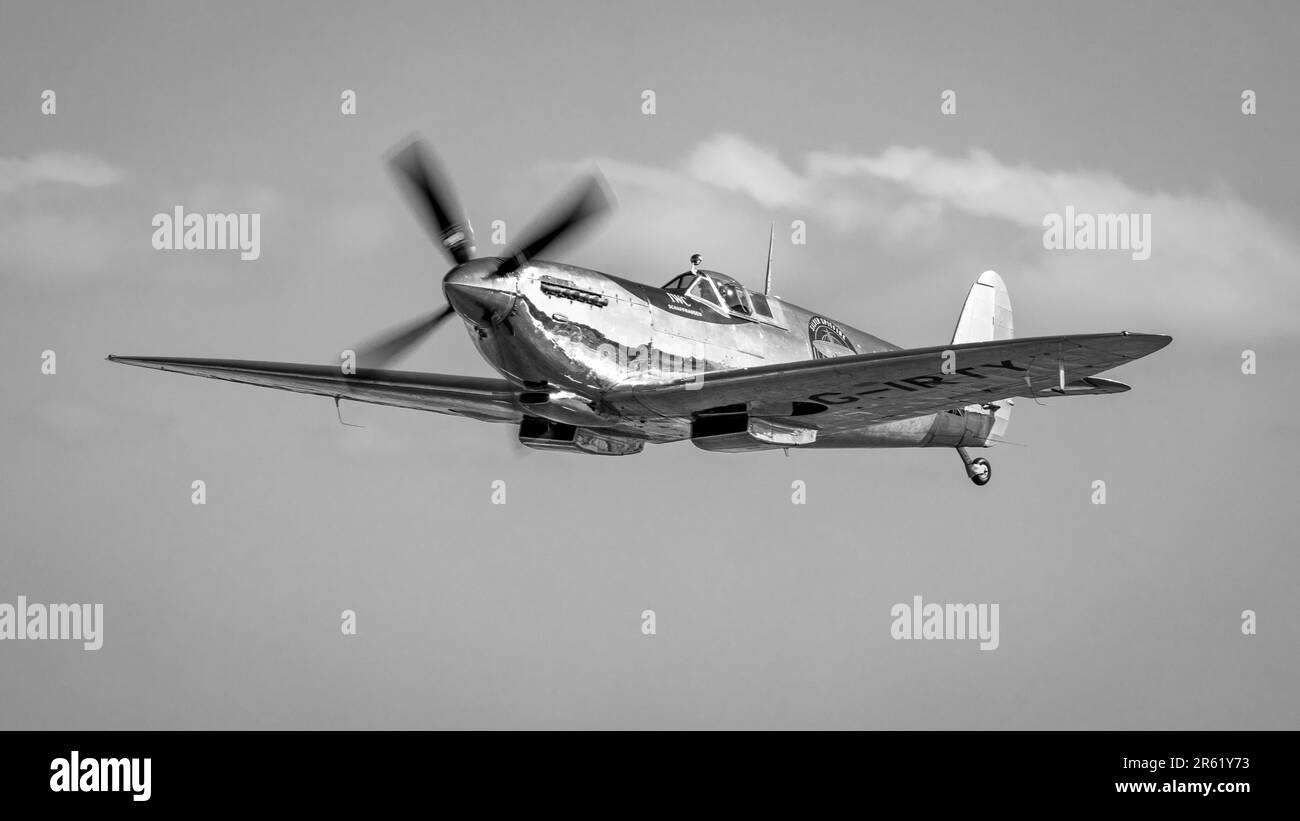Silver Spitfire ‘ G-IRTY’ airborne at Shuttleworth Around the world ...