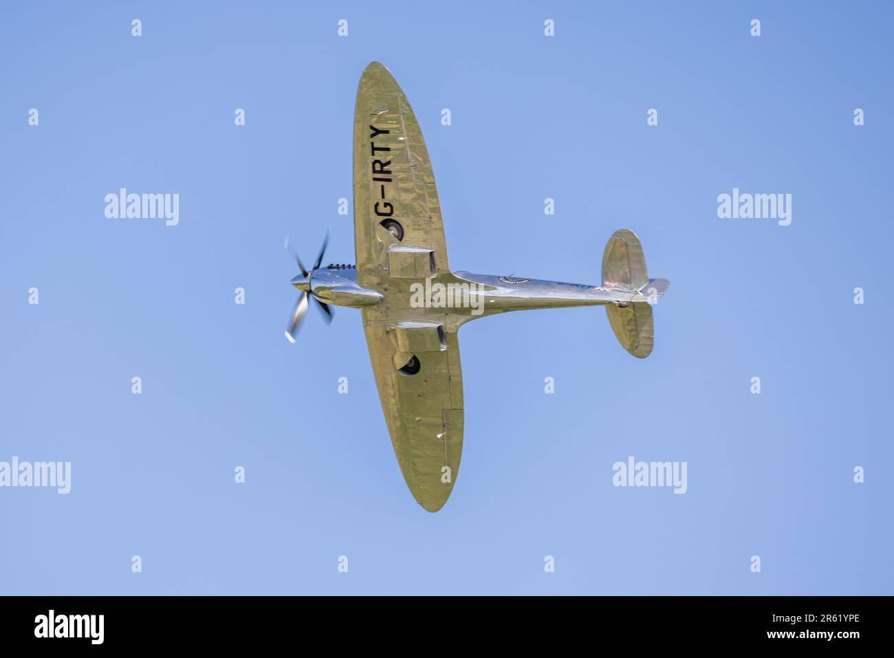 Silver Spitfire ‘ G-IRTY’ airborne at Shuttleworth Around the world ...