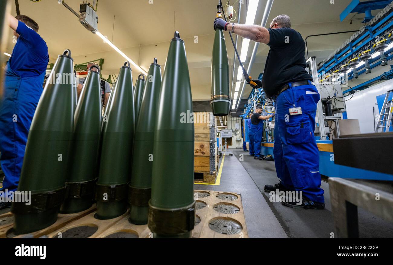 06 June 2023, Lower Saxony, Unterlüß: 155-millimeter artillery ammunition is manufactured at ...