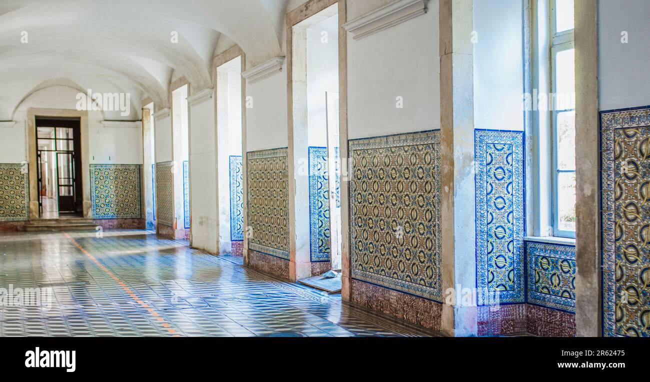 Flat tile plinth hi-res stock photography and images - Alamy