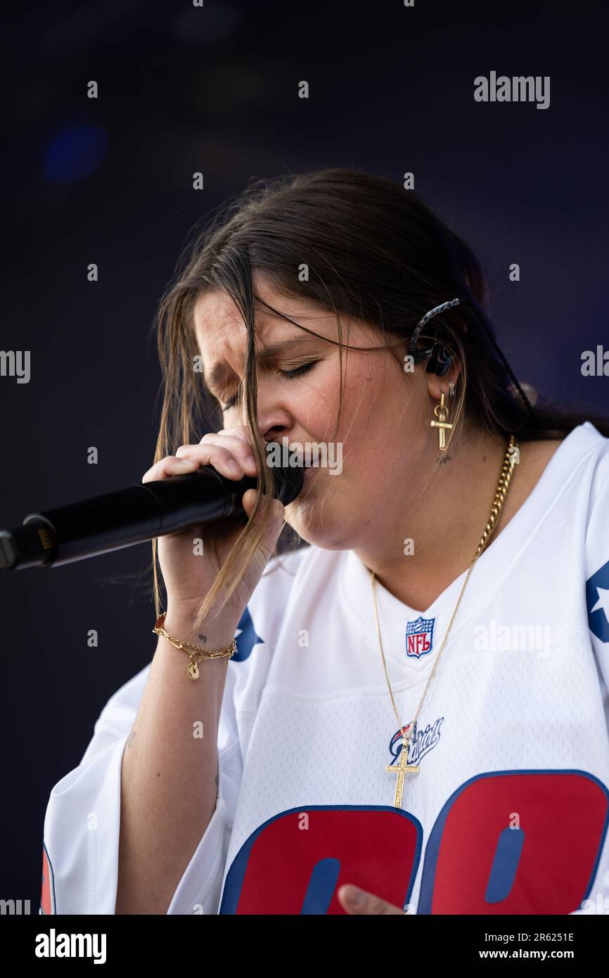Chelsea cutler singer hi-res stock photography and images - Alamy