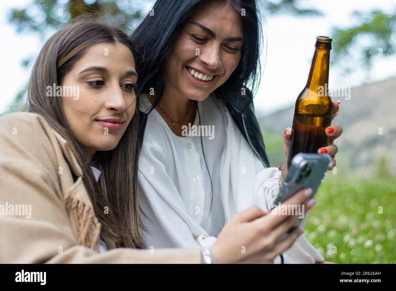 Happy friends smartphones socializing hi-res stock photography and ...