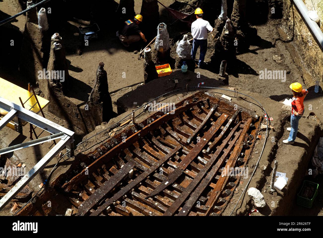 Porto di napoli antico hi-res stock photography and images - Alamy