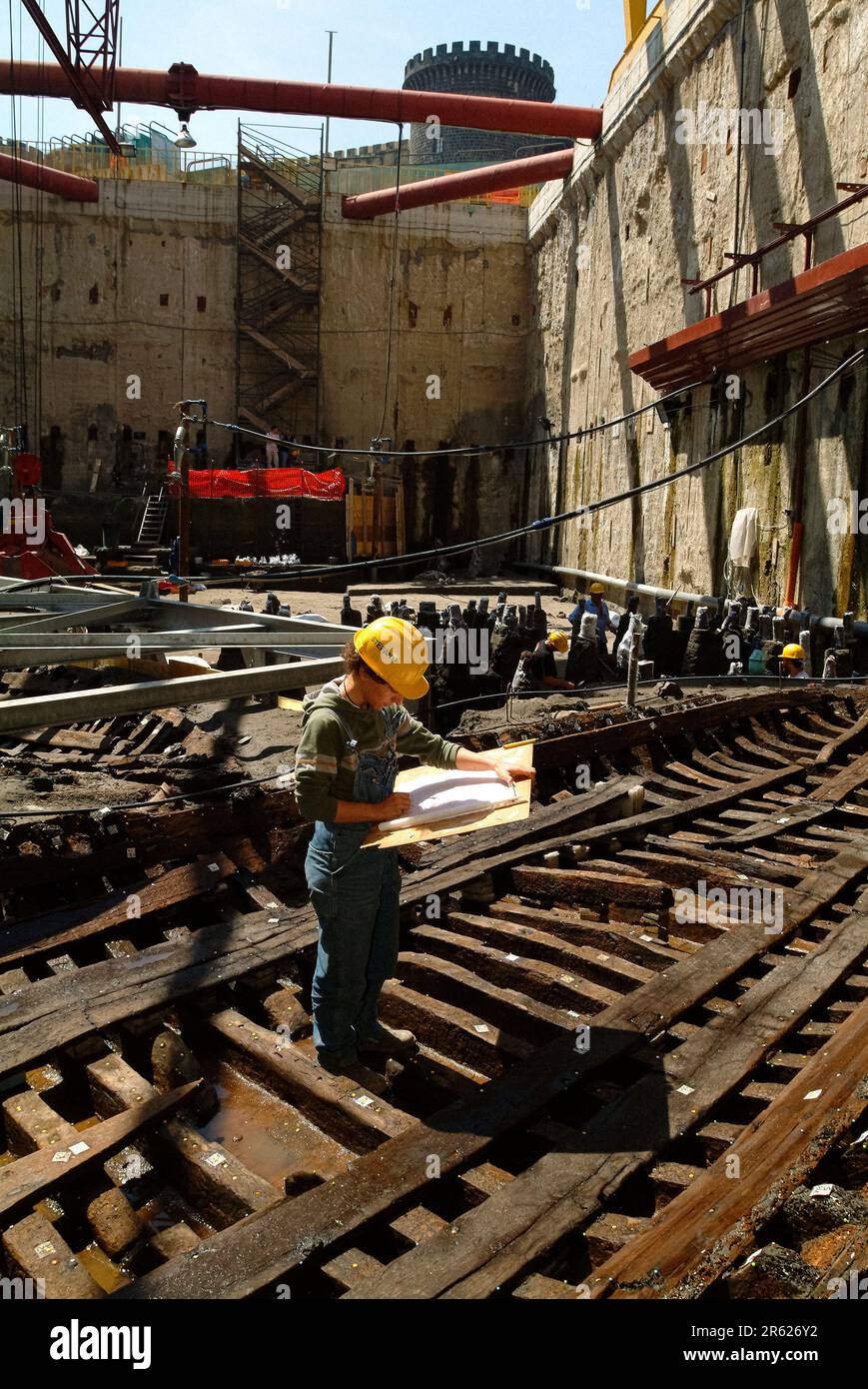Porto di napoli antico hi-res stock photography and images - Alamy