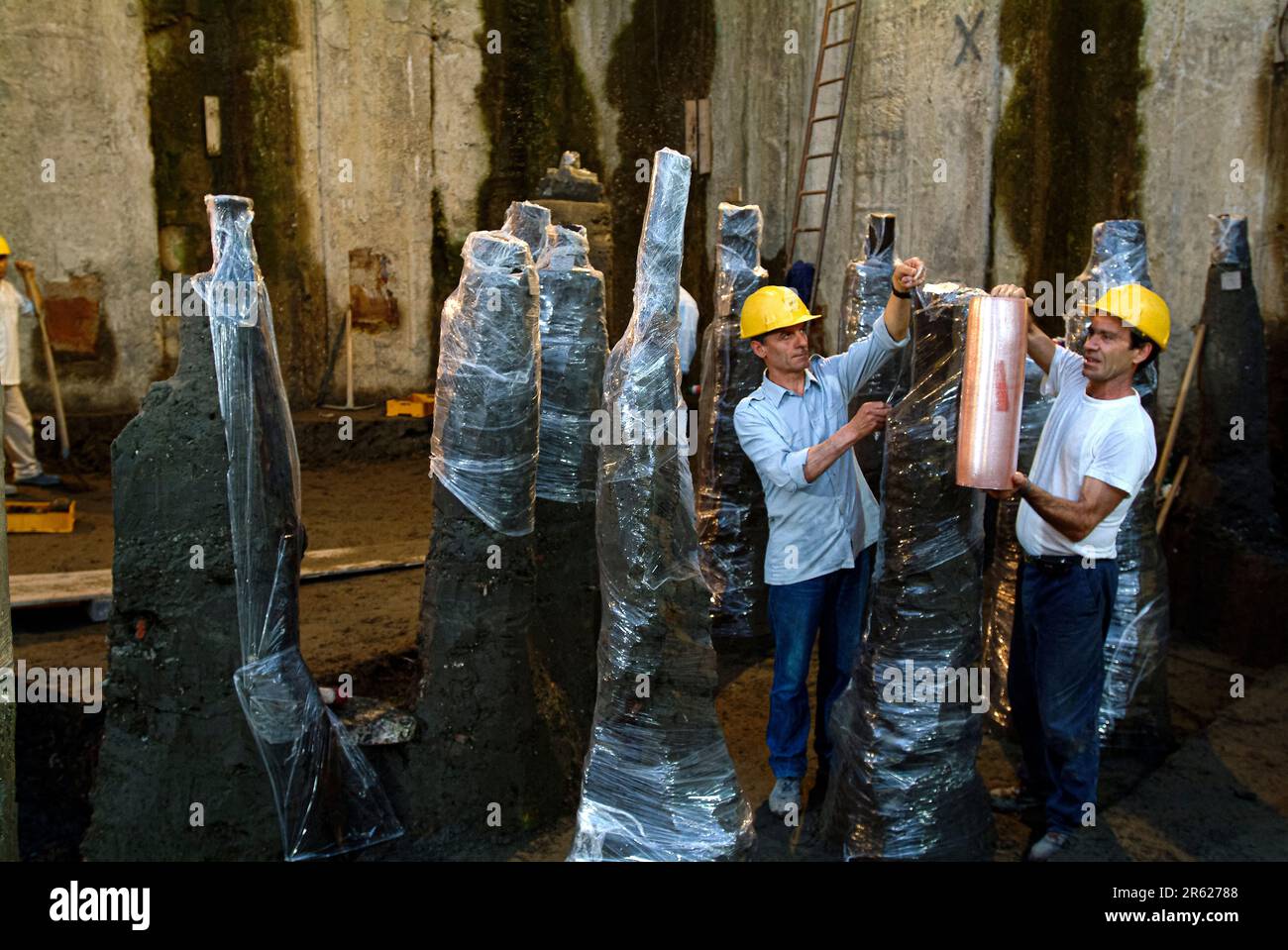 Porto di napoli antico hi-res stock photography and images - Alamy