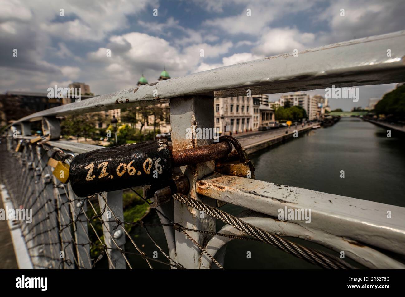 Wide angle view along the upper pedestrian section of the The Pont de ...