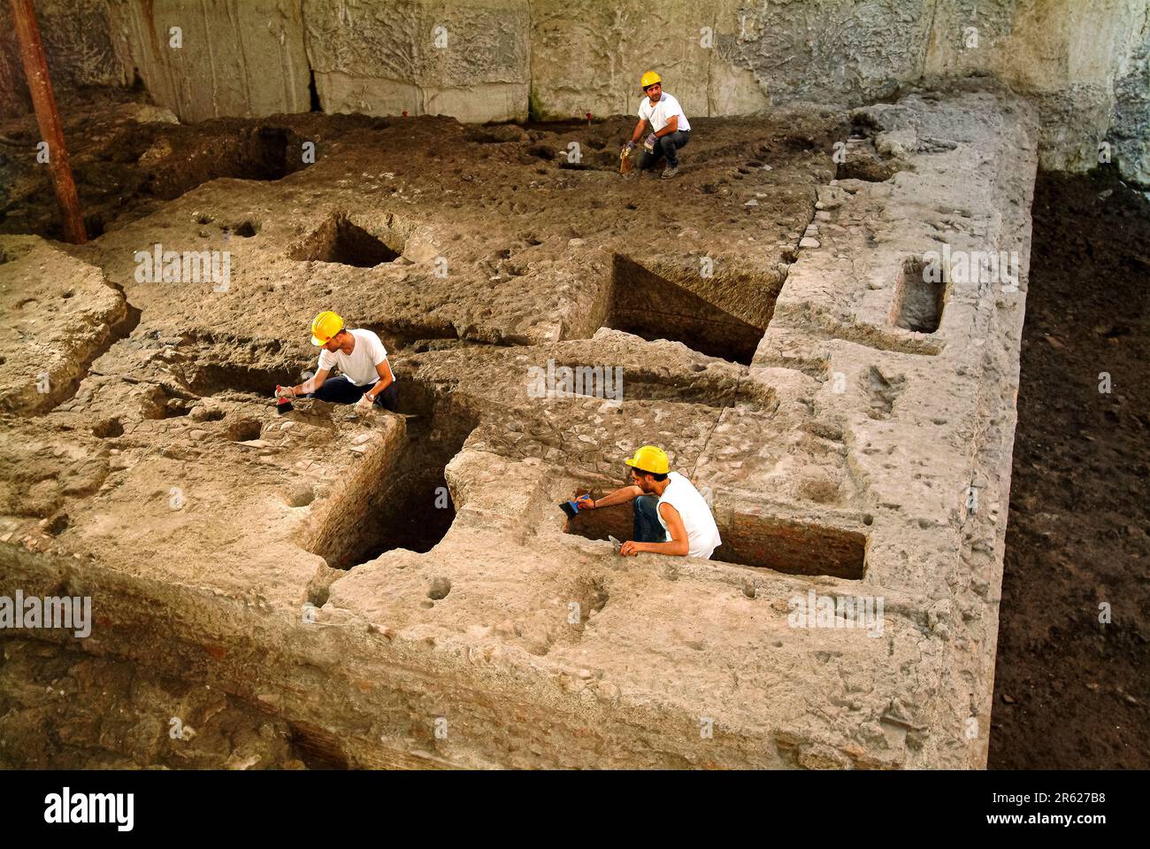 Porto di napoli antico hi-res stock photography and images - Alamy