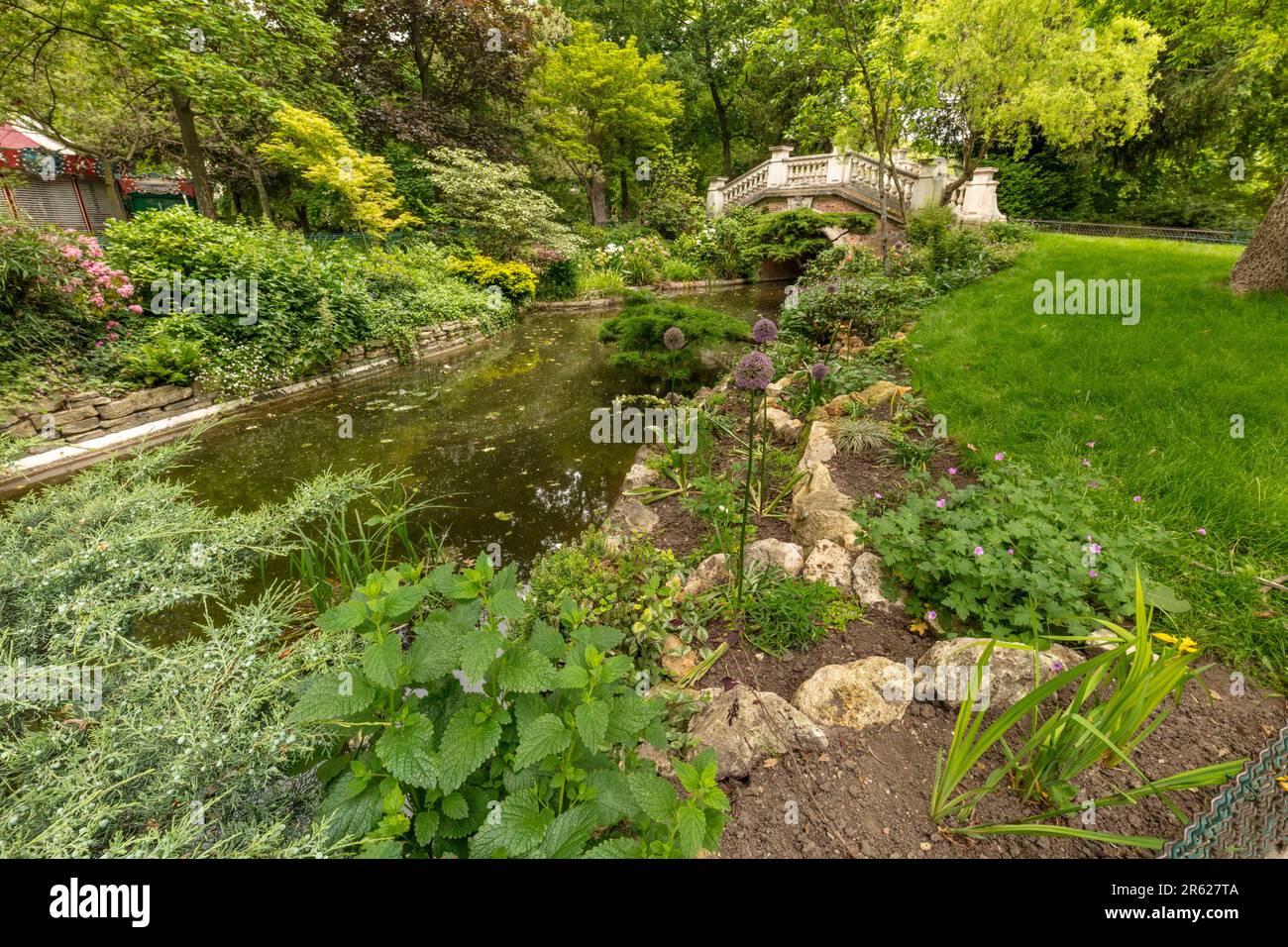 Intimate high resolution urban landscape portrait of romantic bridge ...
