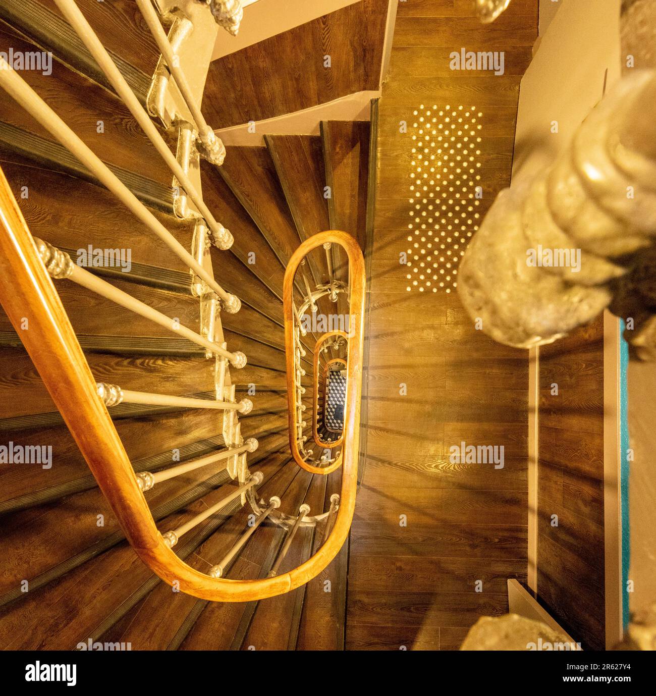 Multi-level architectural structural patterns featuring an attractive ...