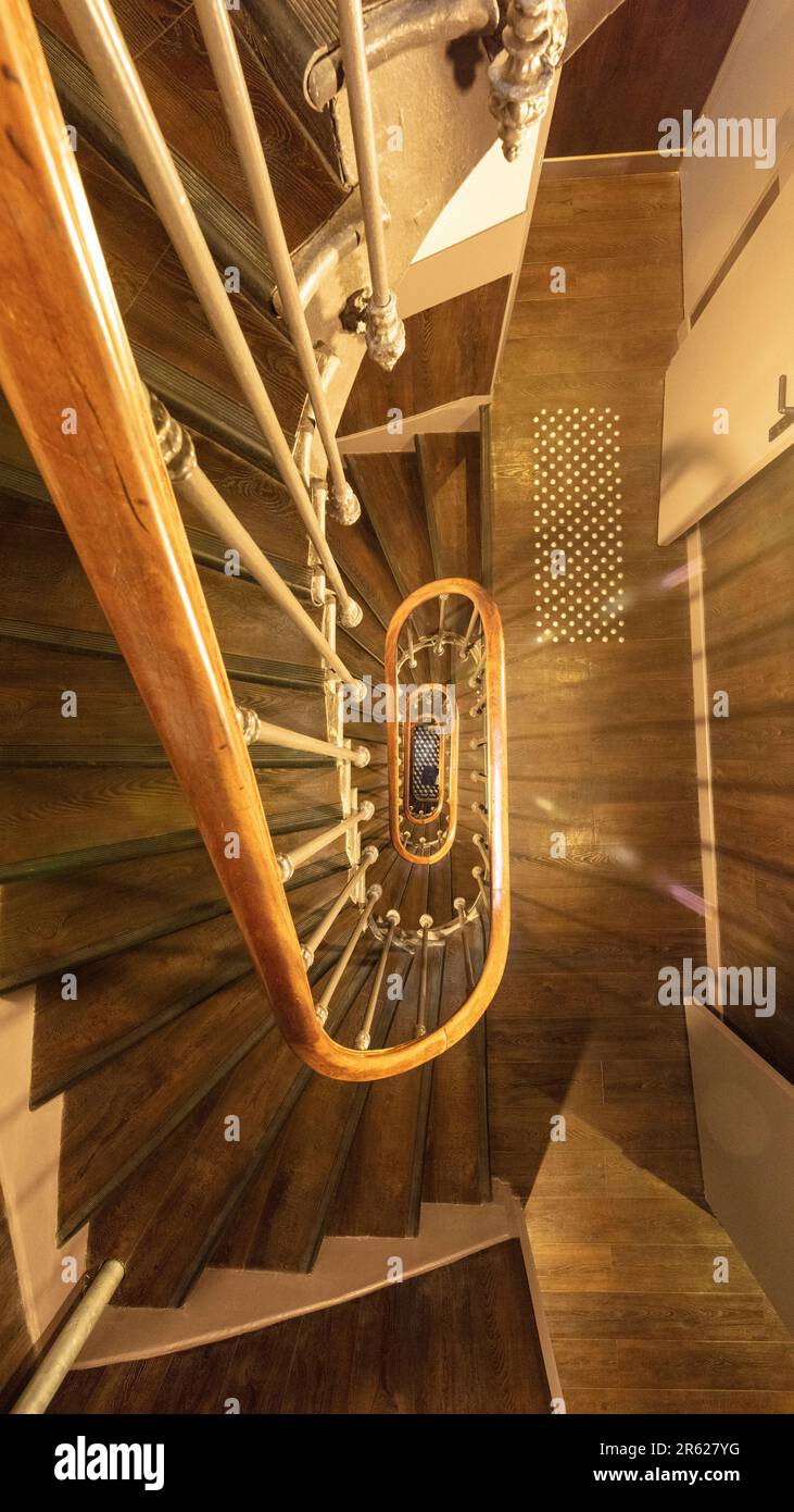 Multi-level architectural structural patterns featuring an attractive ...