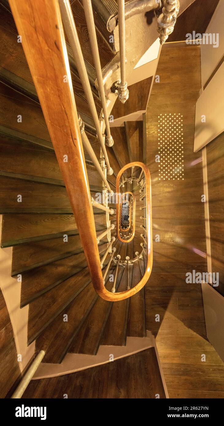 Multi-level architectural structural patterns featuring an attractive ...