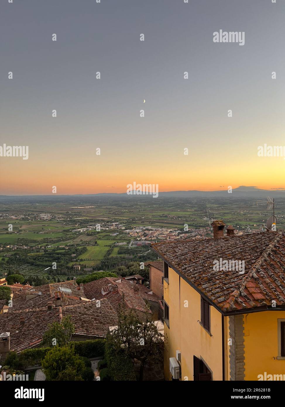 Sunset sky over tuscany hi-res stock photography and images - Alamy