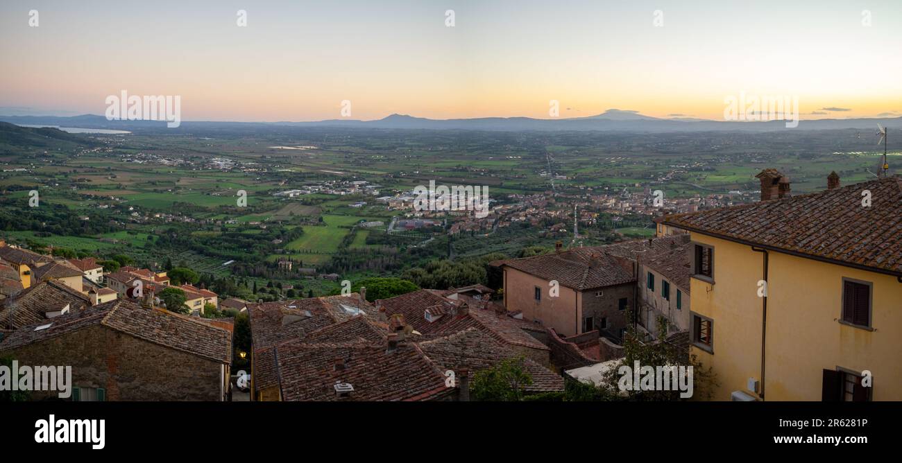 Sunset sky over tuscany hi-res stock photography and images - Alamy