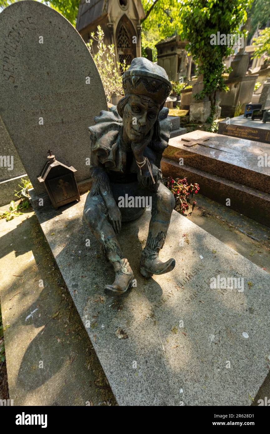 Gravestone of Vaslav Nijinsky, vɑːtslɑːf nɪˈ(d)ʒɪnski/; Russian, ballet ...
