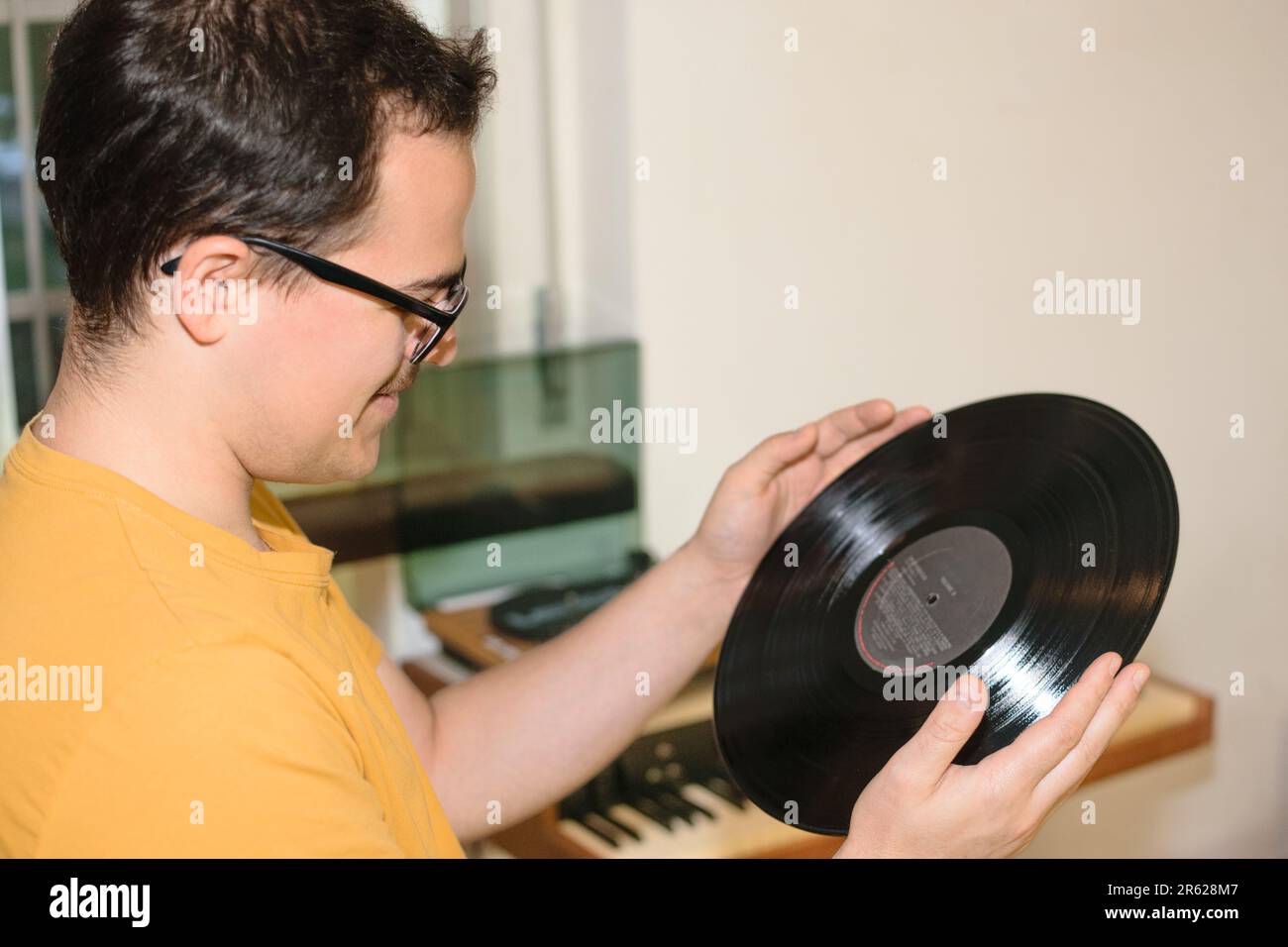 Man holding record album hi-res stock photography and images - Alamy
