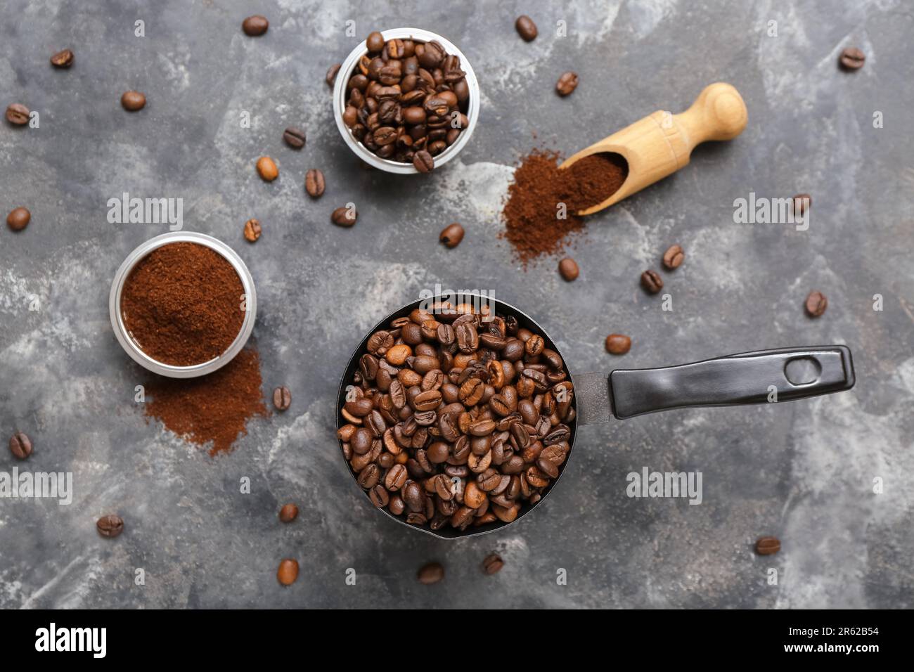 Coffee beans and powder on dark background Stock Photo - Alamy