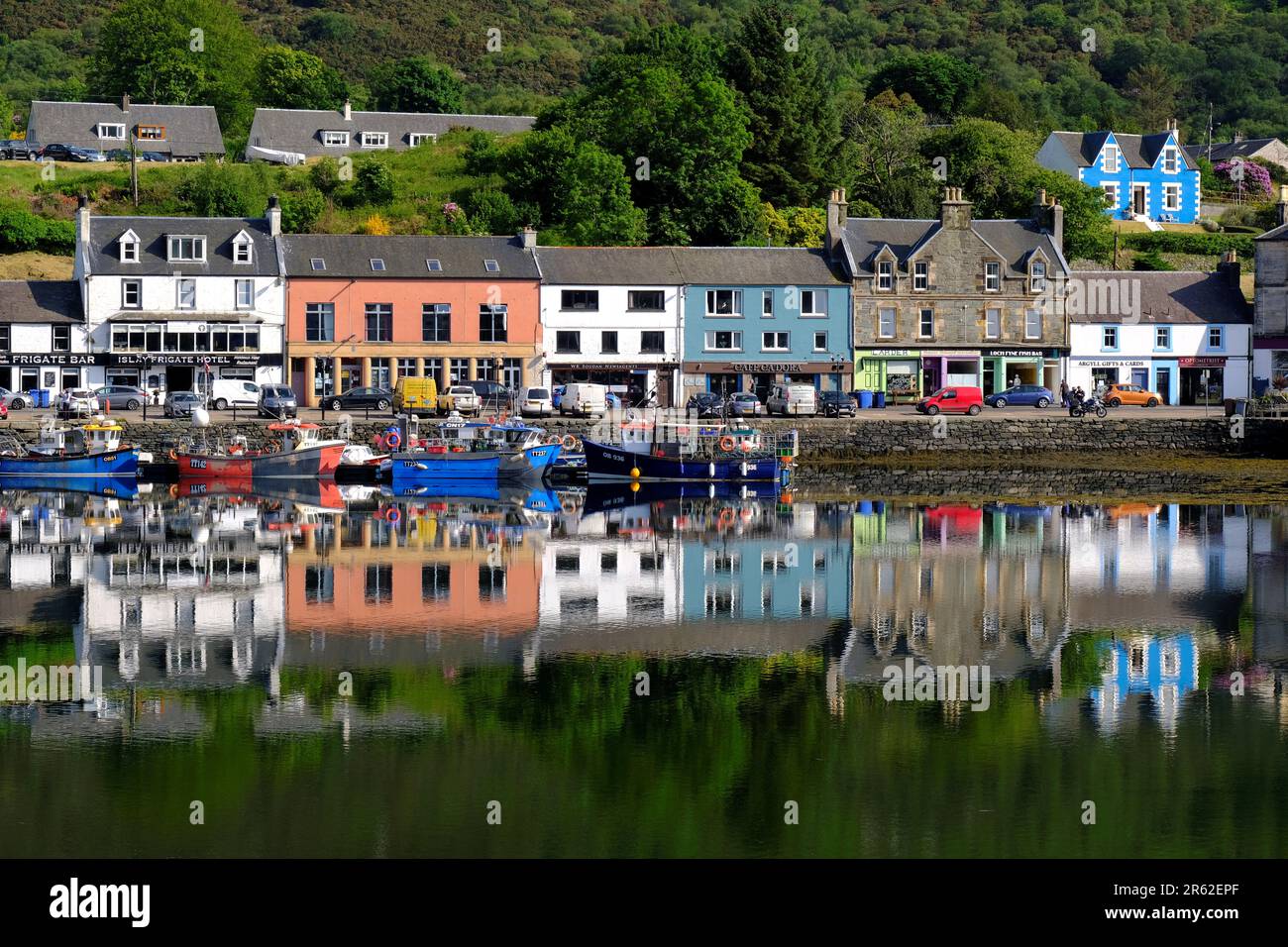 Tarbert, Scotland, UK. 6th June 2023. After a partly cloudy day, a fine ...