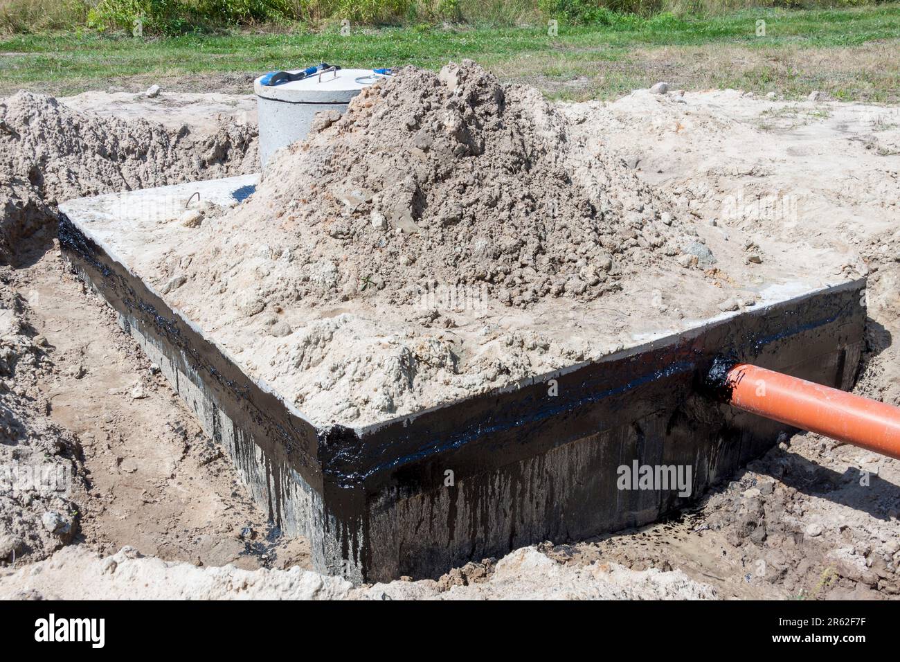 New concrete septic tank - construction site Stock Photo - Alamy