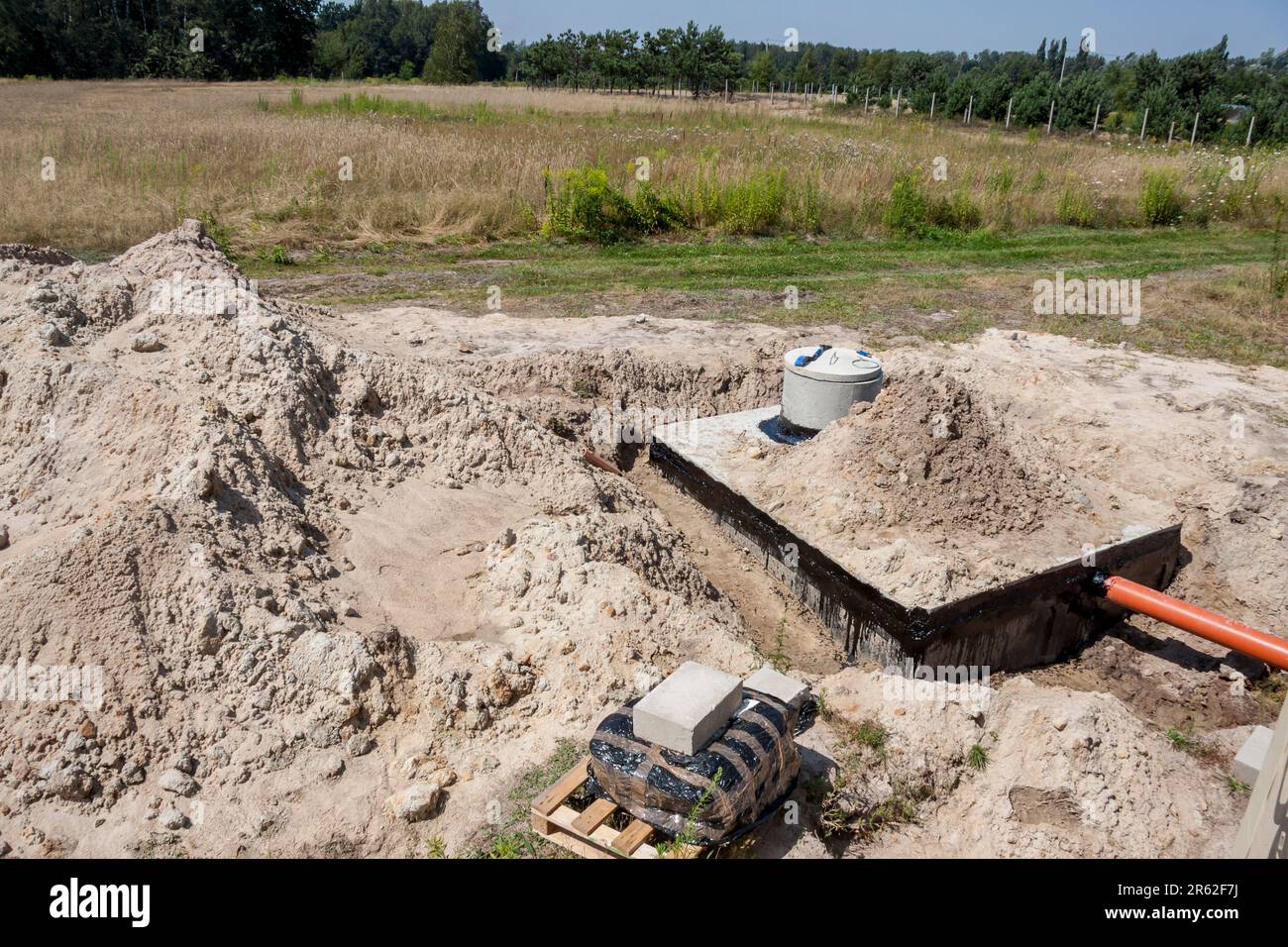 New concrete septic tank - construction site Stock Photo - Alamy