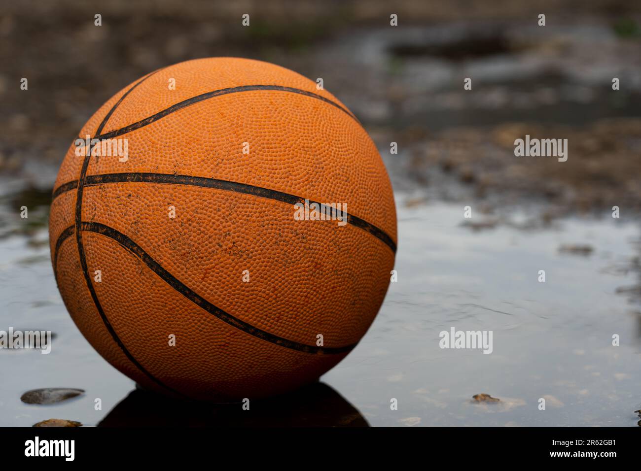 Basketball in the rain hi-res stock photography and images - Alamy