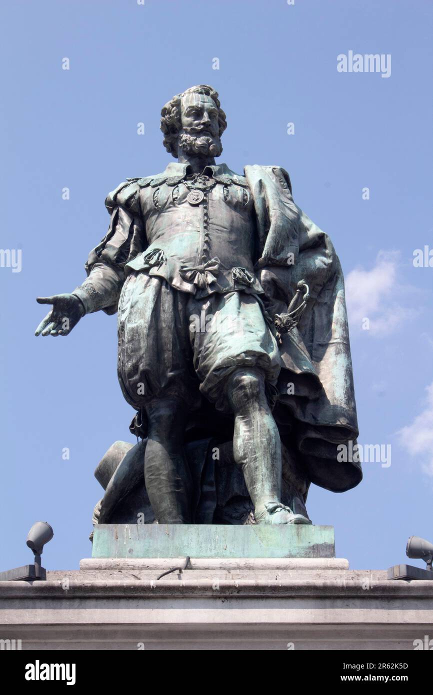 Statue of the artist in the Groenplaats Rubens Antwerp Stock Photo - Alamy