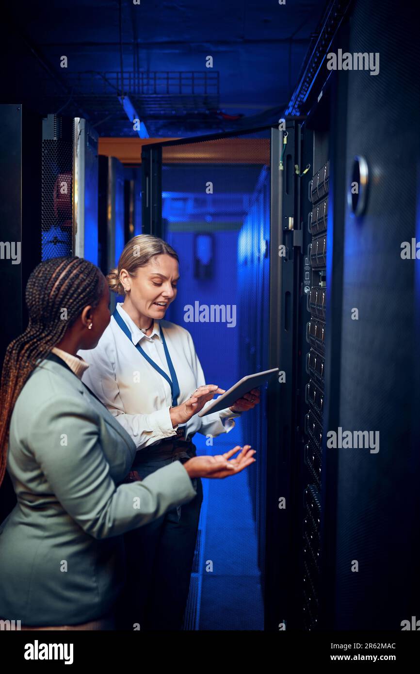 Technicians talking in server room hi-res stock photography and images ...