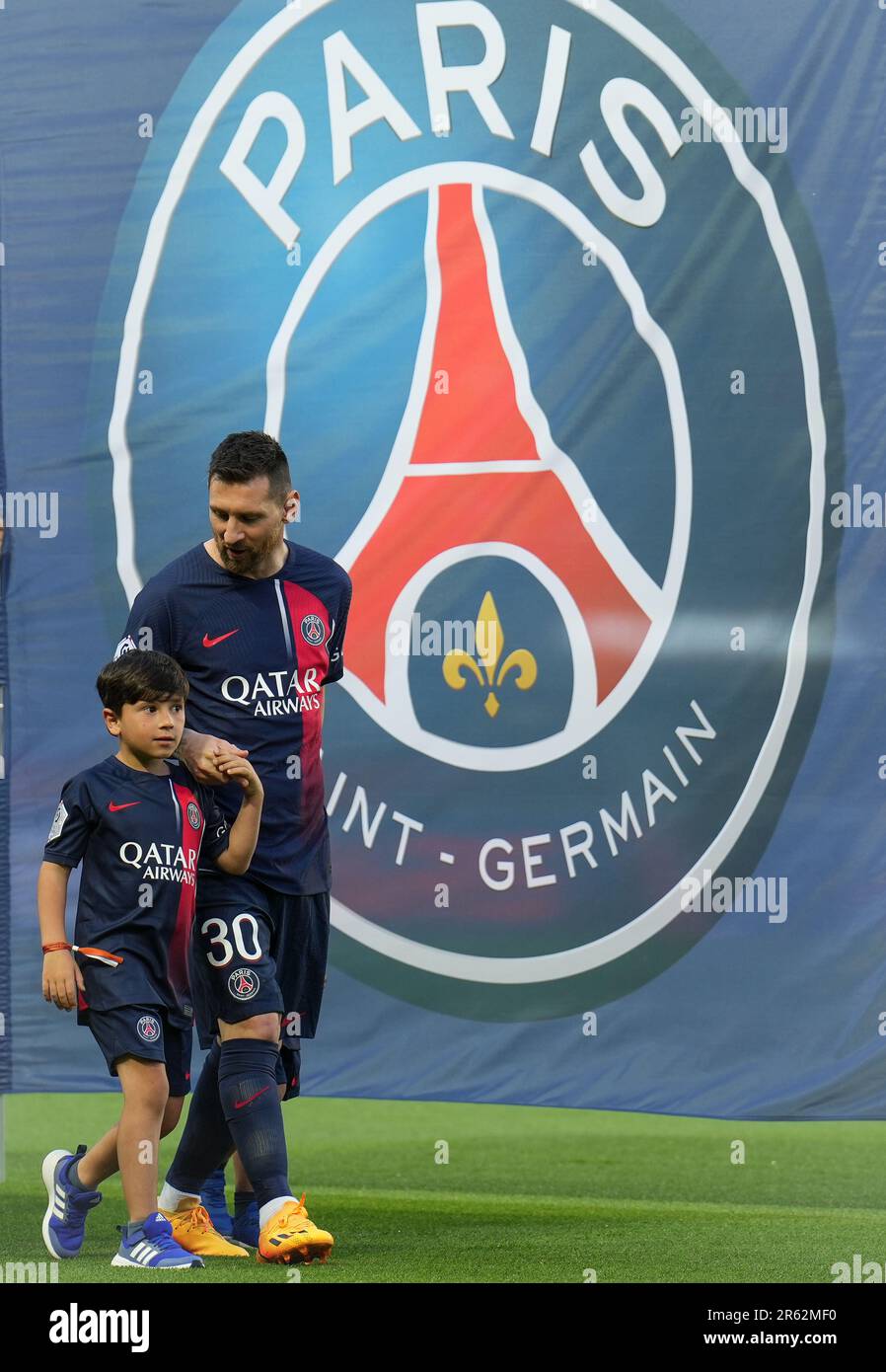 Lionel Messi of PSG pre match during the Ligue 1 match between Paris ...