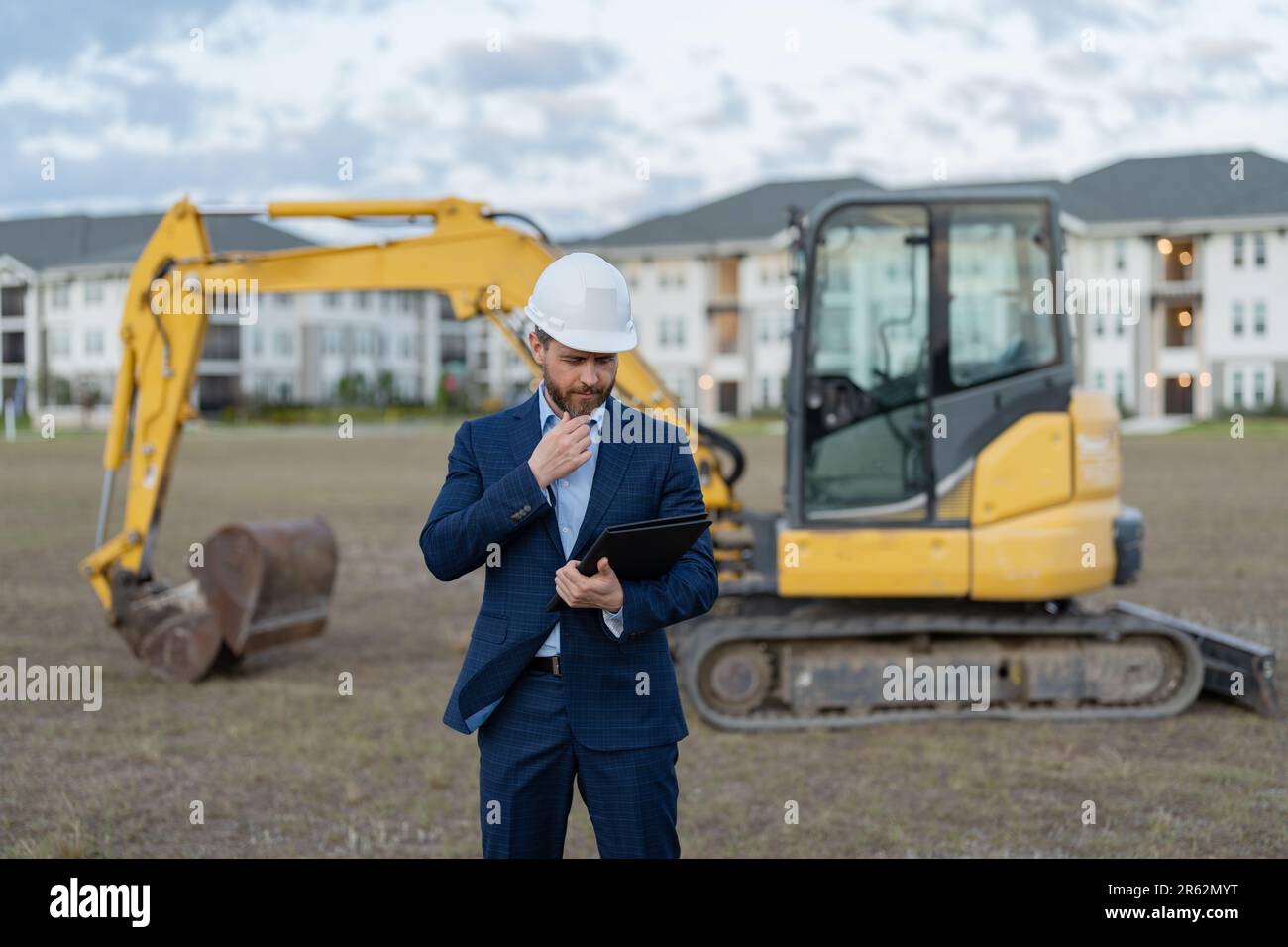 thinking construction inspector engineer architecting at site ...