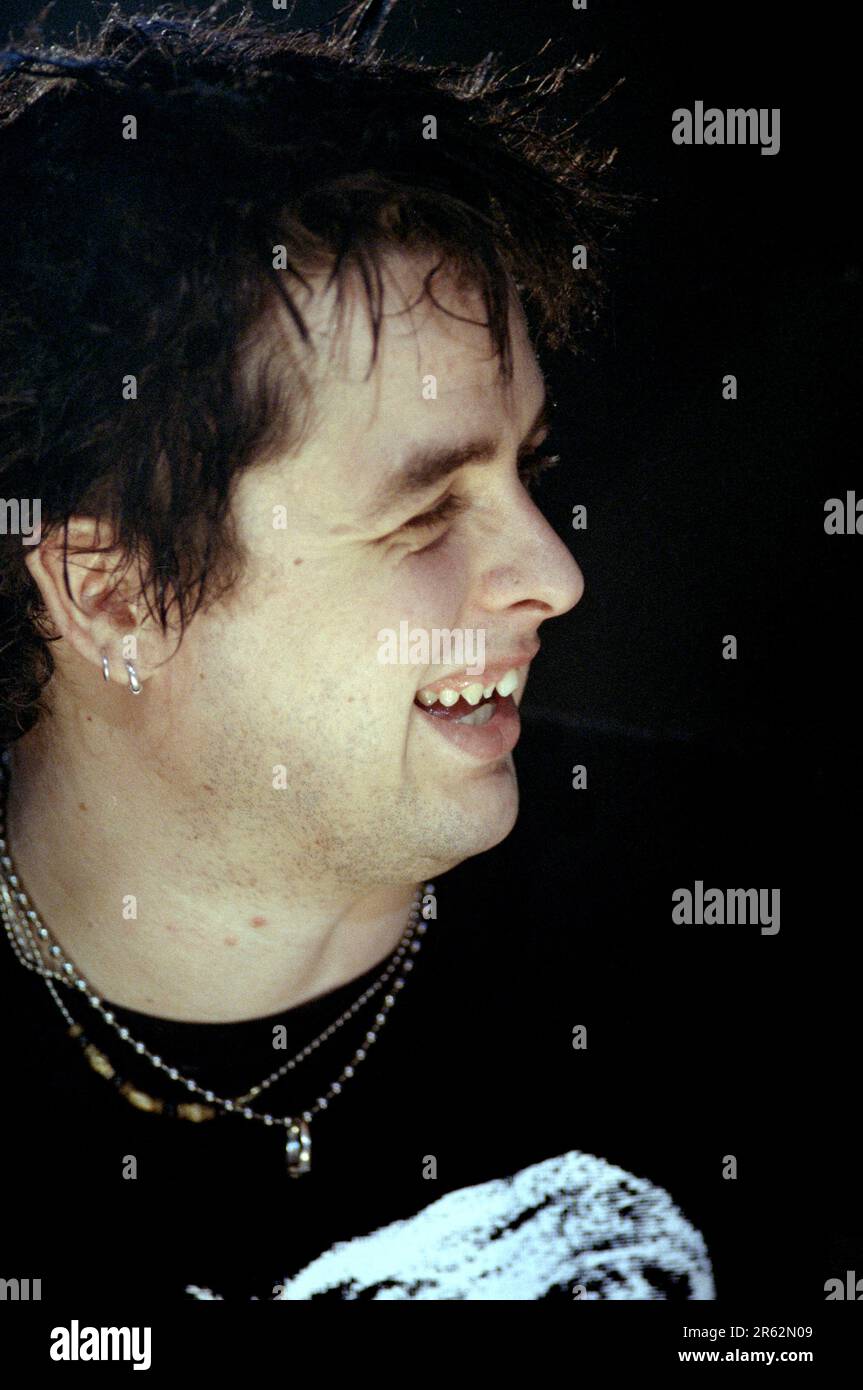 Billie joe armstrong guitarist hi-res stock photography and images - Alamy